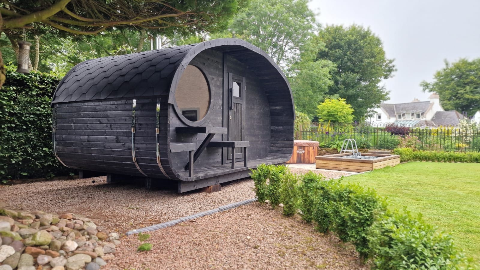 Hot Tubs & Saunas – Layzee Living